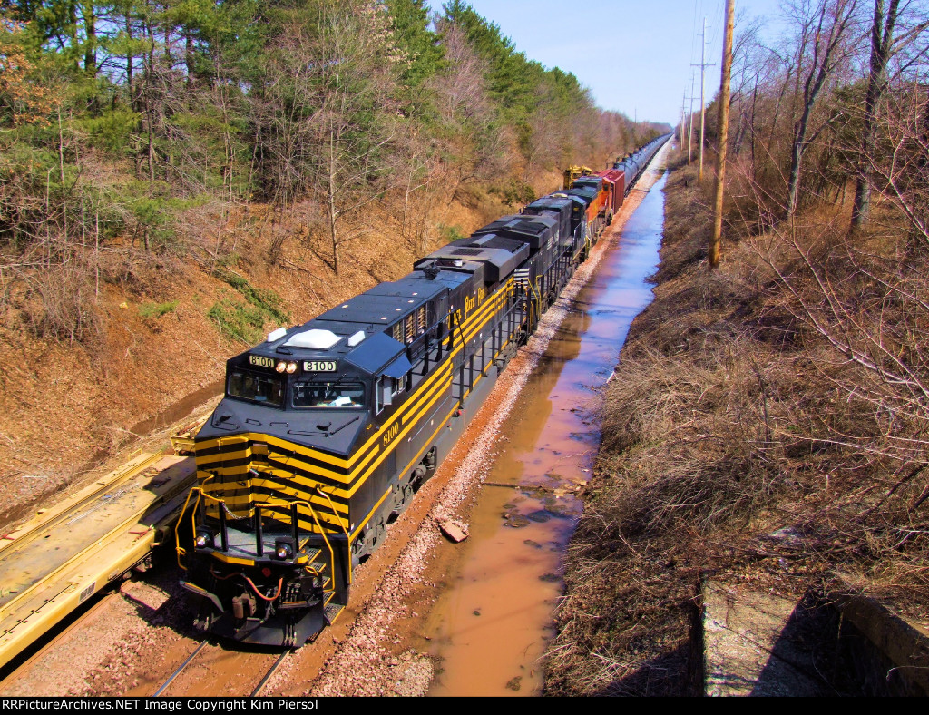 NS 8100 NKP Heritage CSX Train K042 Crude Oil Loads